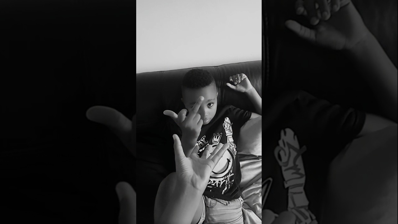 Derick mandando dedo do meio ao Miderju - YouTube