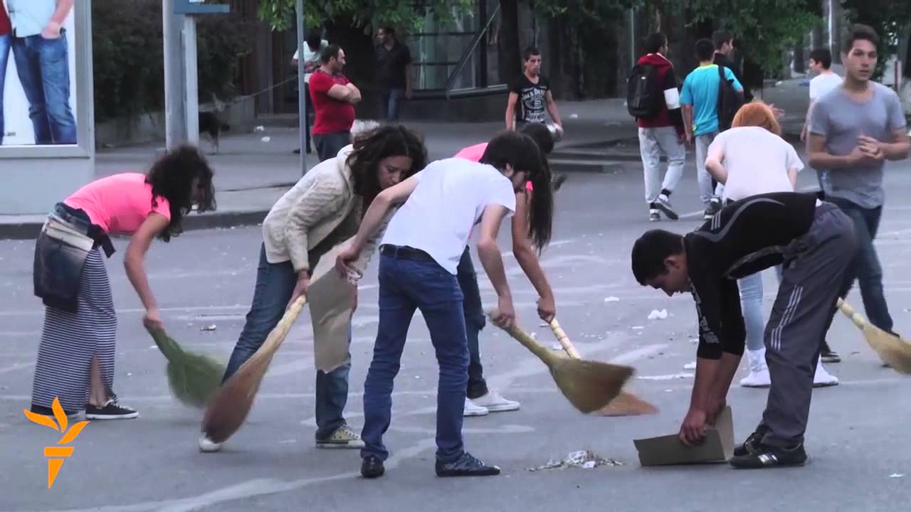 Numbers Dwindle, But Yerevan Protesters Remain In Place - YouTube