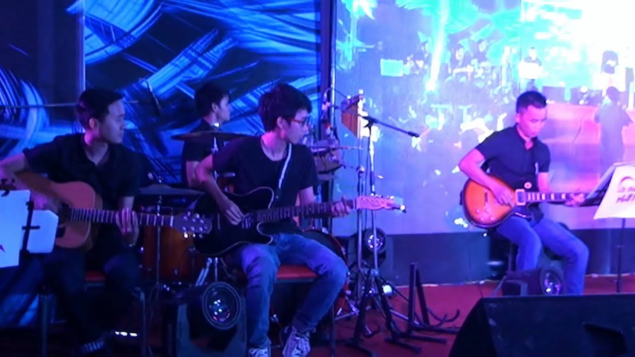 The Bees Band - YouTube