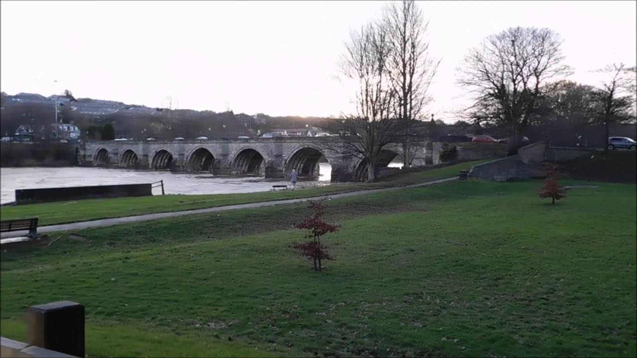 Storm Frank - River Dee flooding the Bridge of Dee - YouTube