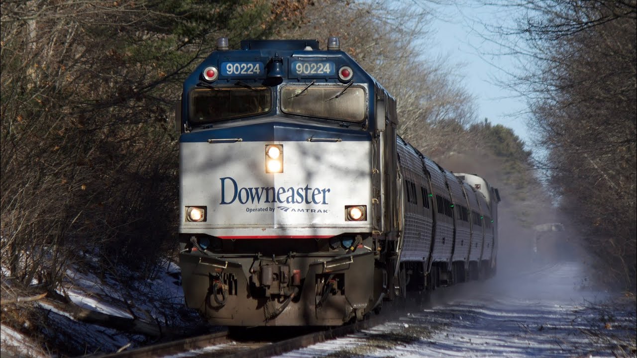Amtrak Downeaster NPCU 90224 flying past River Rd Arundel ME 1/21/2024 ...
