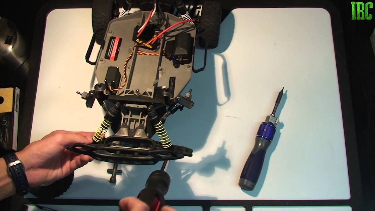 HOW-TO | REMOVING 1/10 SLASH FRONT A-ARMS - YouTube