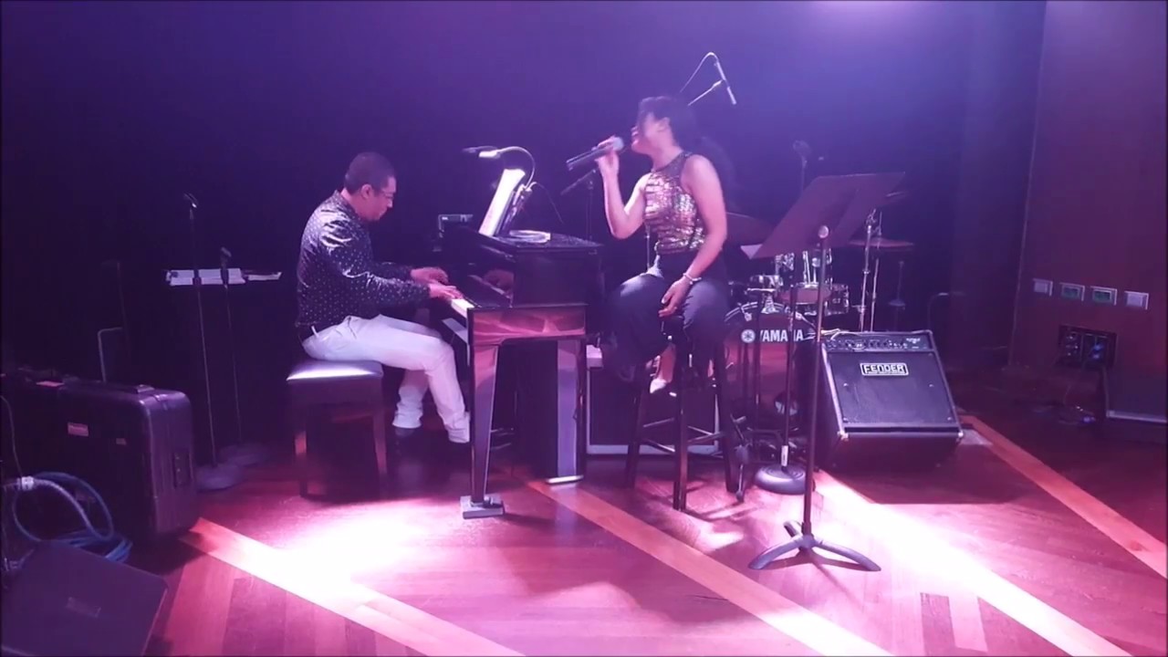 Miora Sandra, L'accordéoniste (Edith Piaf) - YouTube