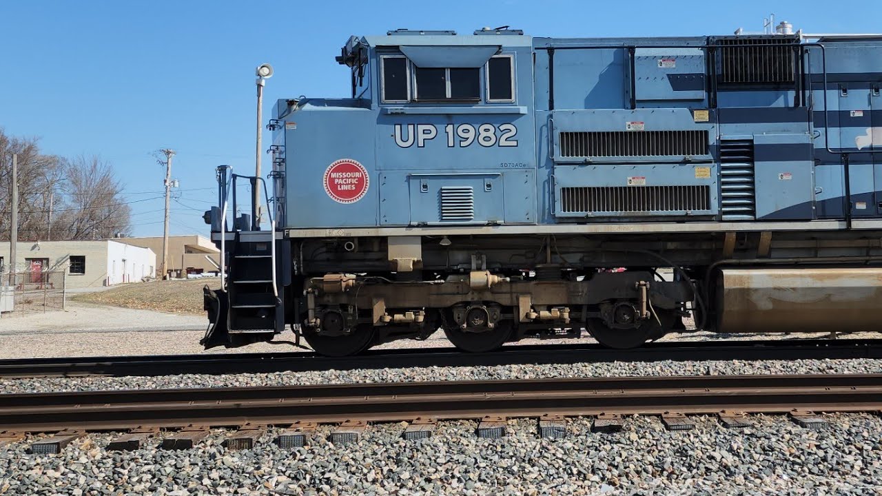 MADNESS OVERLOAD WITH HU ALERT! Train action featuring meets, MNA ...