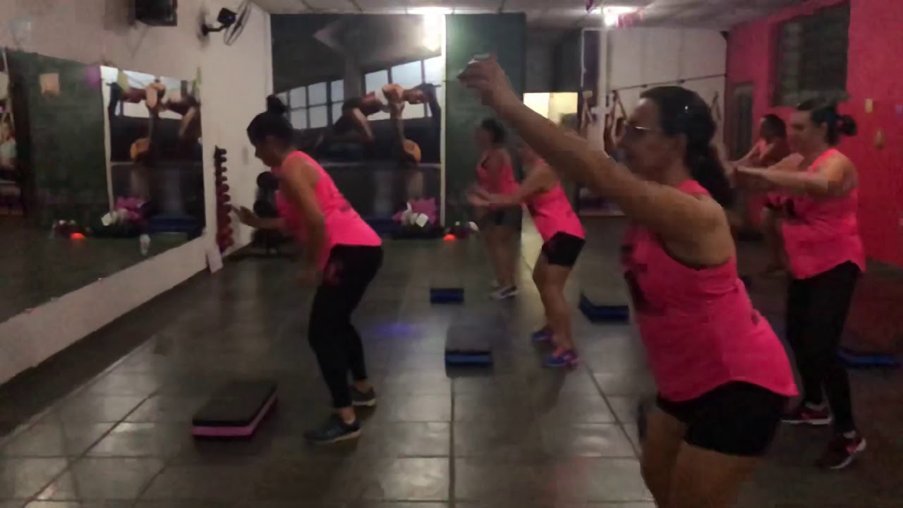 Aula de step para iniciantes| acompanha o grave| coreografia funk - YouTube