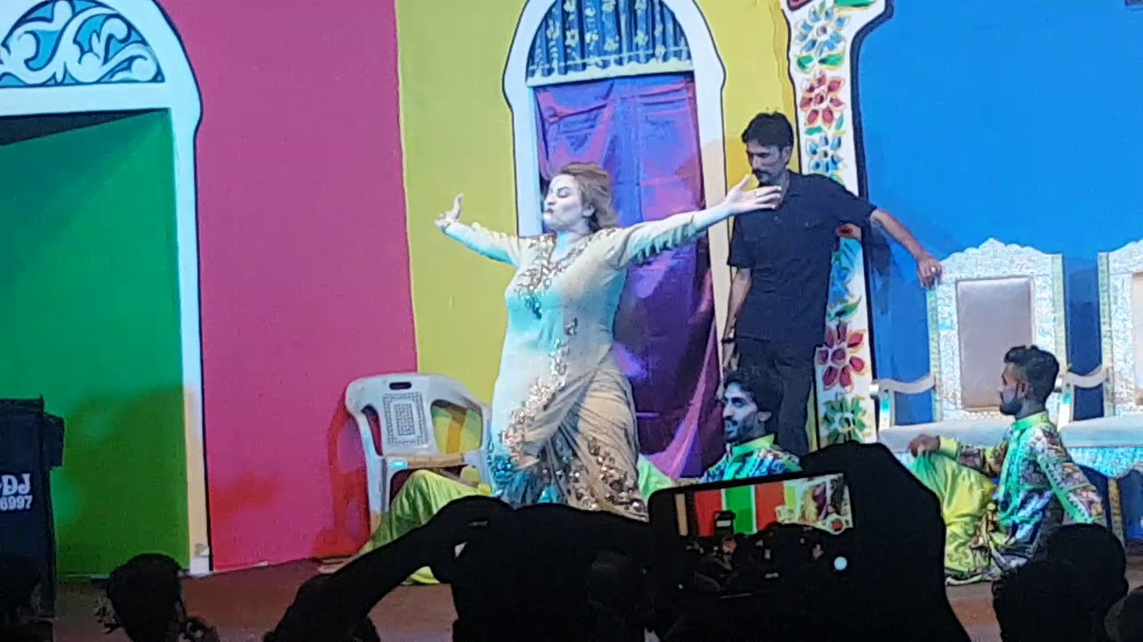 Afreen Khan new Dance Gujranwala - YouTube