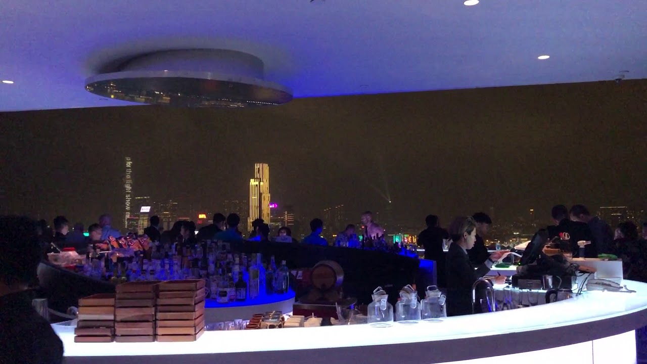 The rooftop bar "Skye" in Hong Kong - YouTube
