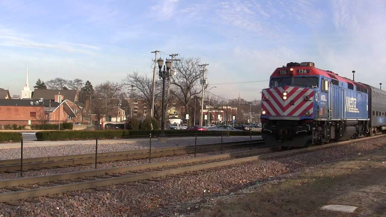 Metra 713 featuring Metra 136-City of Geneva - YouTube