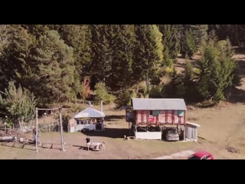 Kanser hastası eşi için kamyon kasasında doğal yaşamı seçti