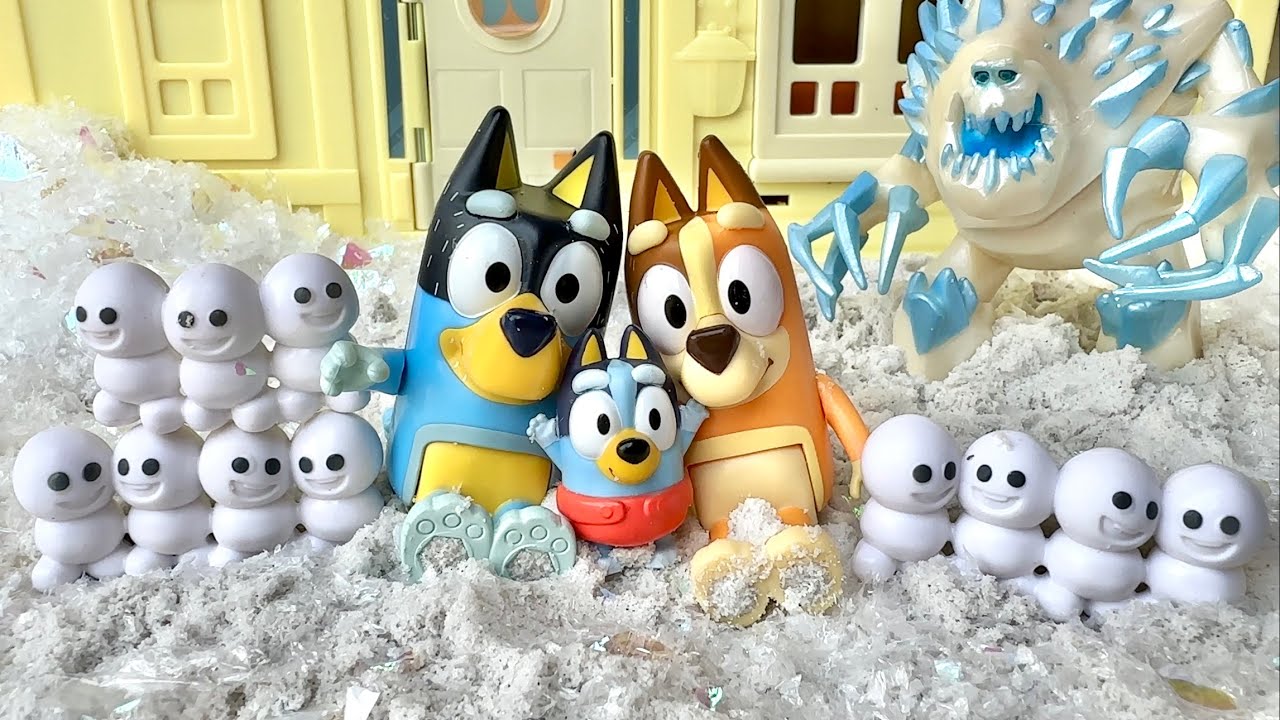 Snow Day - Baby Bluey toys pretend play, making a snowman ⛄️ - YouTube