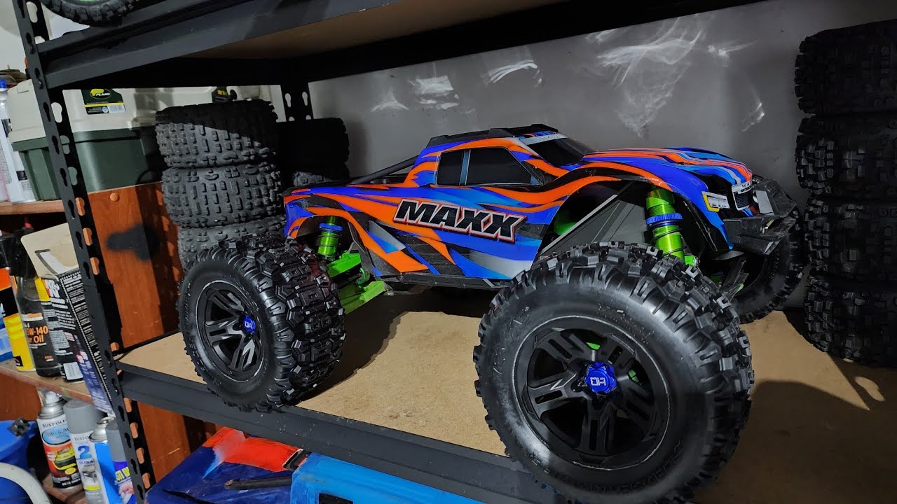 Maxx V2- Stock Sledge Tire - Looks 👌 - YouTube