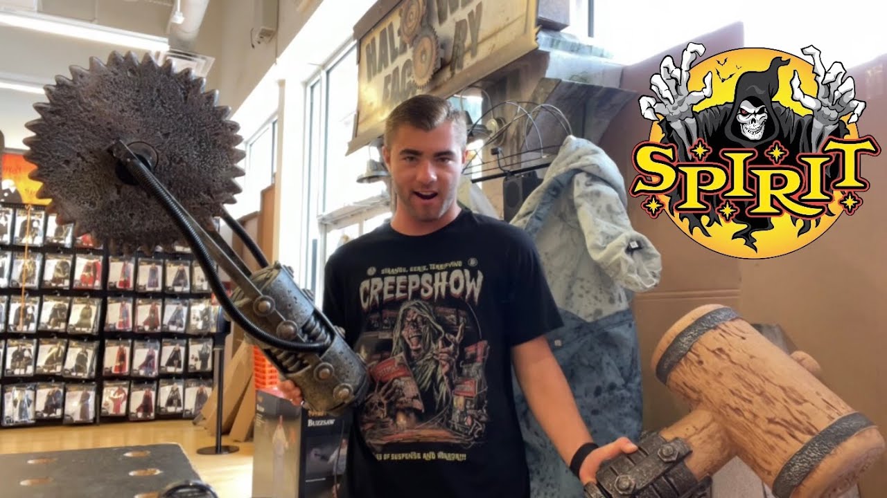 Setting up BUZZSAW! Spirit Halloween 2021 Animatronic Unboxing - YouTube