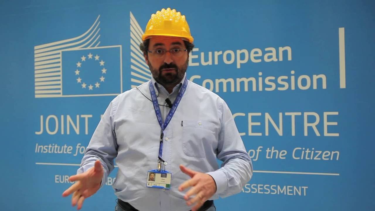 Flavio Bono, JRC scientist - Intelligent container - YouTube