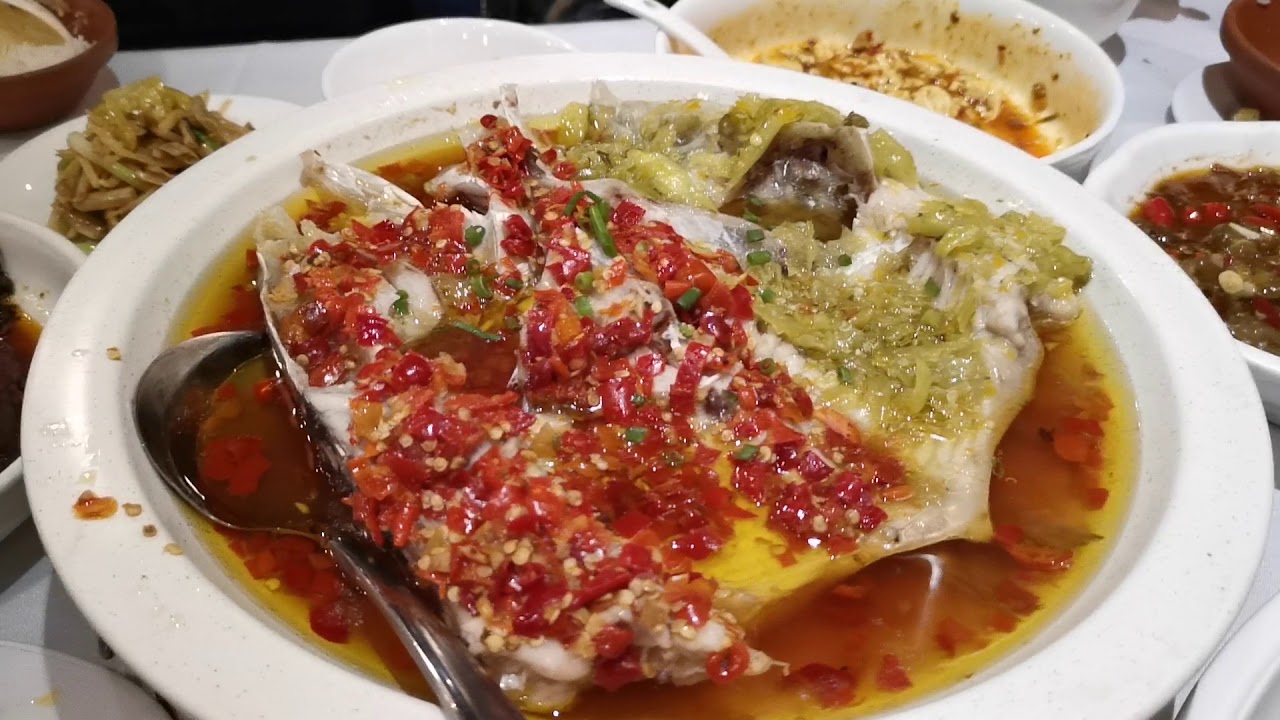 Dinner at Di Shui Dong 滴水洞 - YouTube