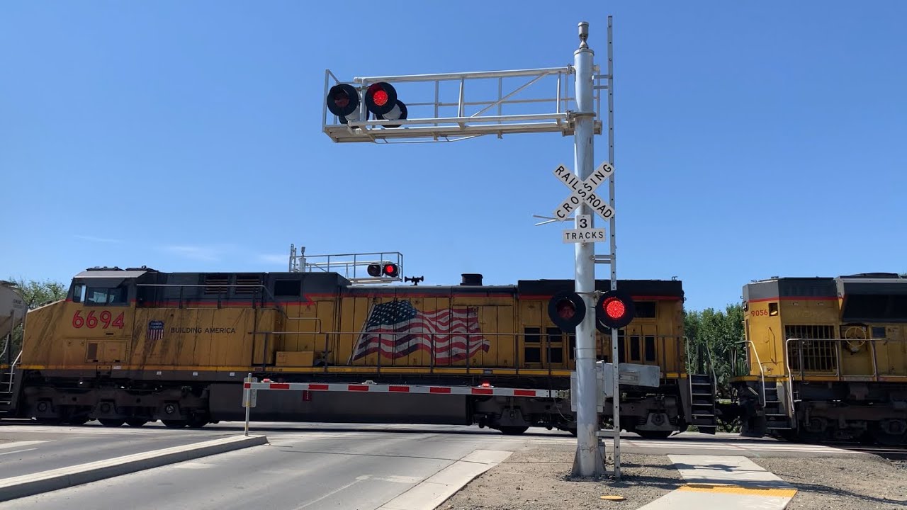 UP 9056 Manifest Freight Train West - 28th Street Railroad Crossing ...