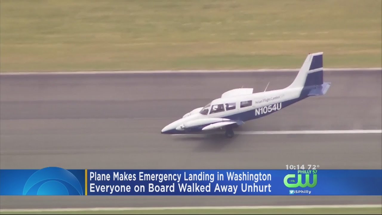 Plane Makes Emergency Landing In Seattle - YouTube