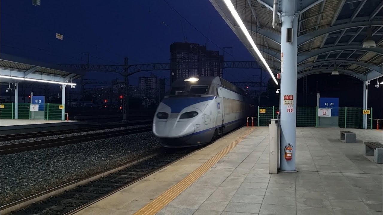 [KTX] 경부선 대전역으로 들어오는 서울발 부산행 KTX #001 열차 (+ 부산행 첫차) - YouTube