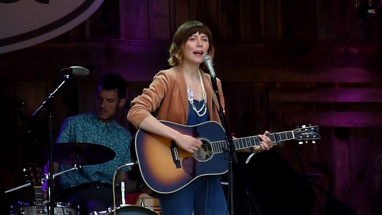 Molly Tuttle~Cold Rain and Snow~Merlefest 2019 - YouTube