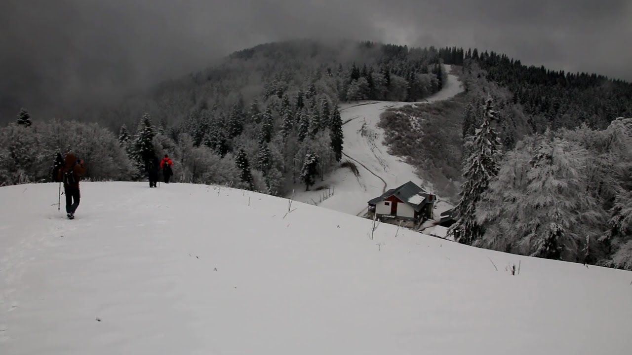 Traseu la Cabana Garbova - YouTube