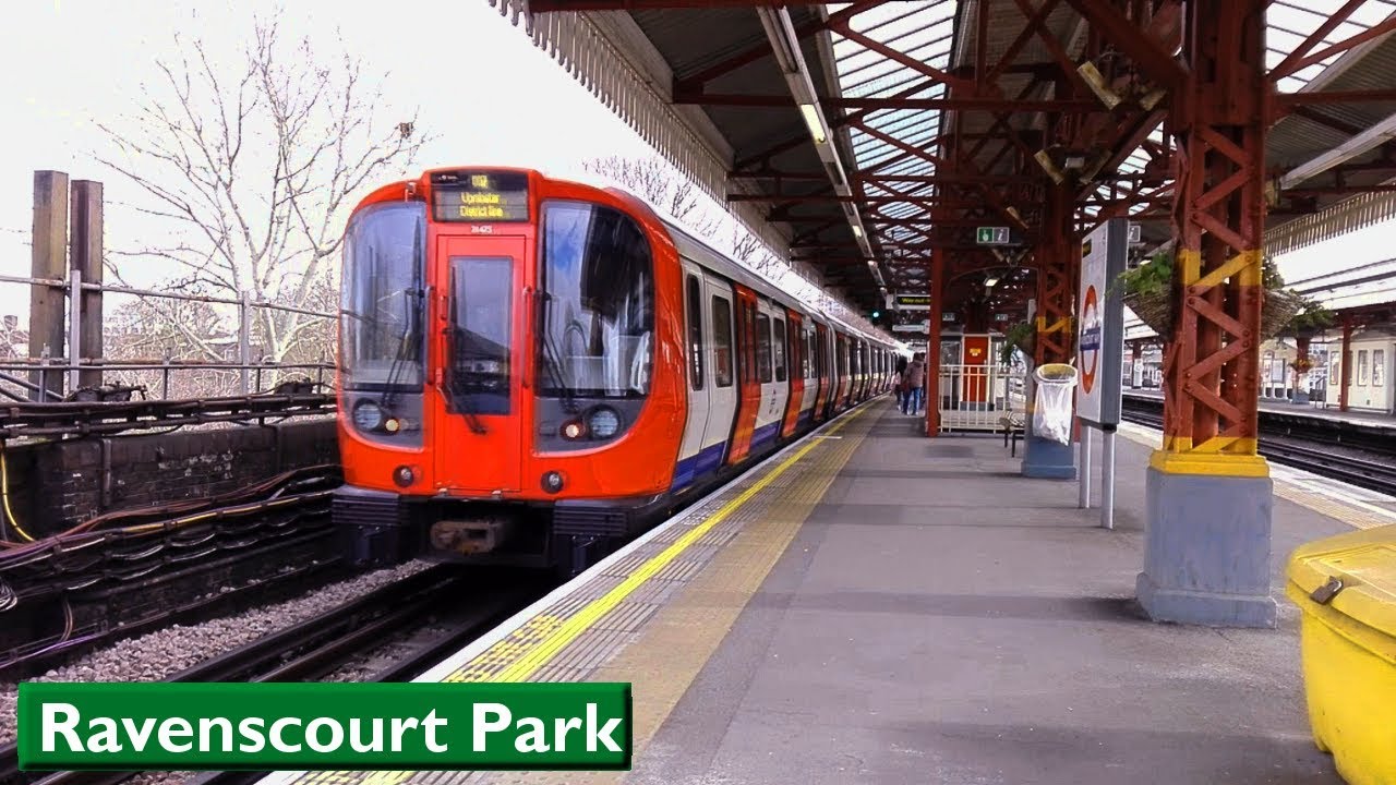 London Underground : Ravenscourt Park | District line ( S7 Stock - 1973 ...