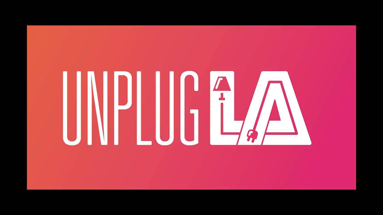 100-ft LAX Gateway Pylons Go Dark to "Save Energy LA" - YouTube