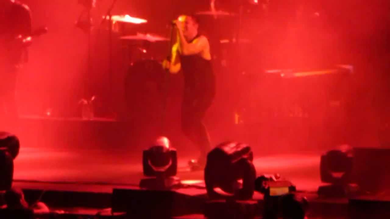 Nine Inch Nails - In Two - Live @ Staples Center 11-8-13 in HD - YouTube