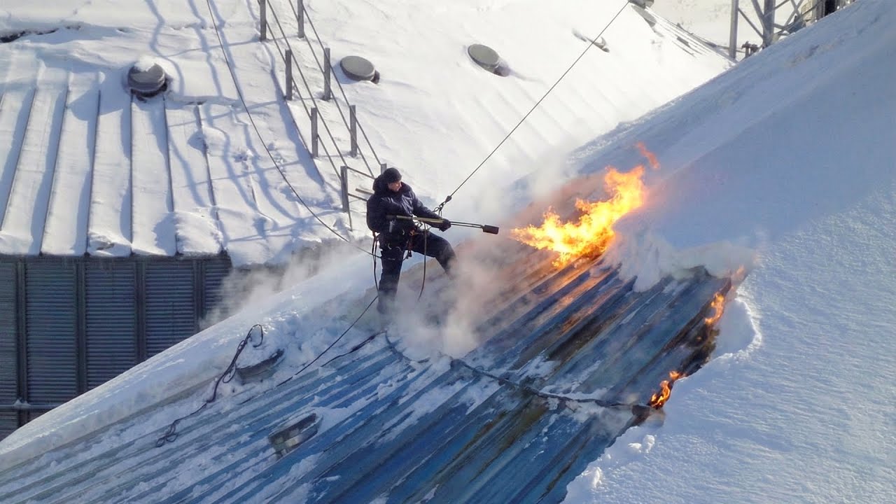 Idiot Snow Removal: Massive Roof Avalanche | Extreme Dangerous Plow ...