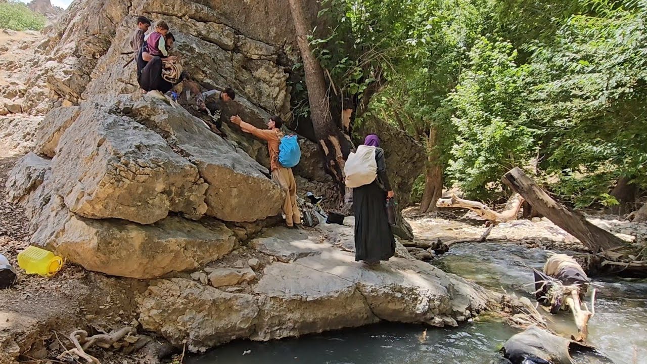In the Heart of the Mountains: The Nomadic Life of the Afshin Family ...
