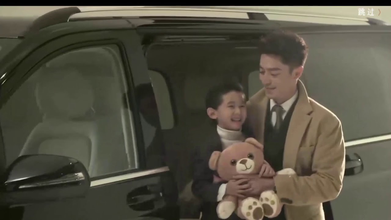 Wallace in Mercedes advert (2018) - YouTube