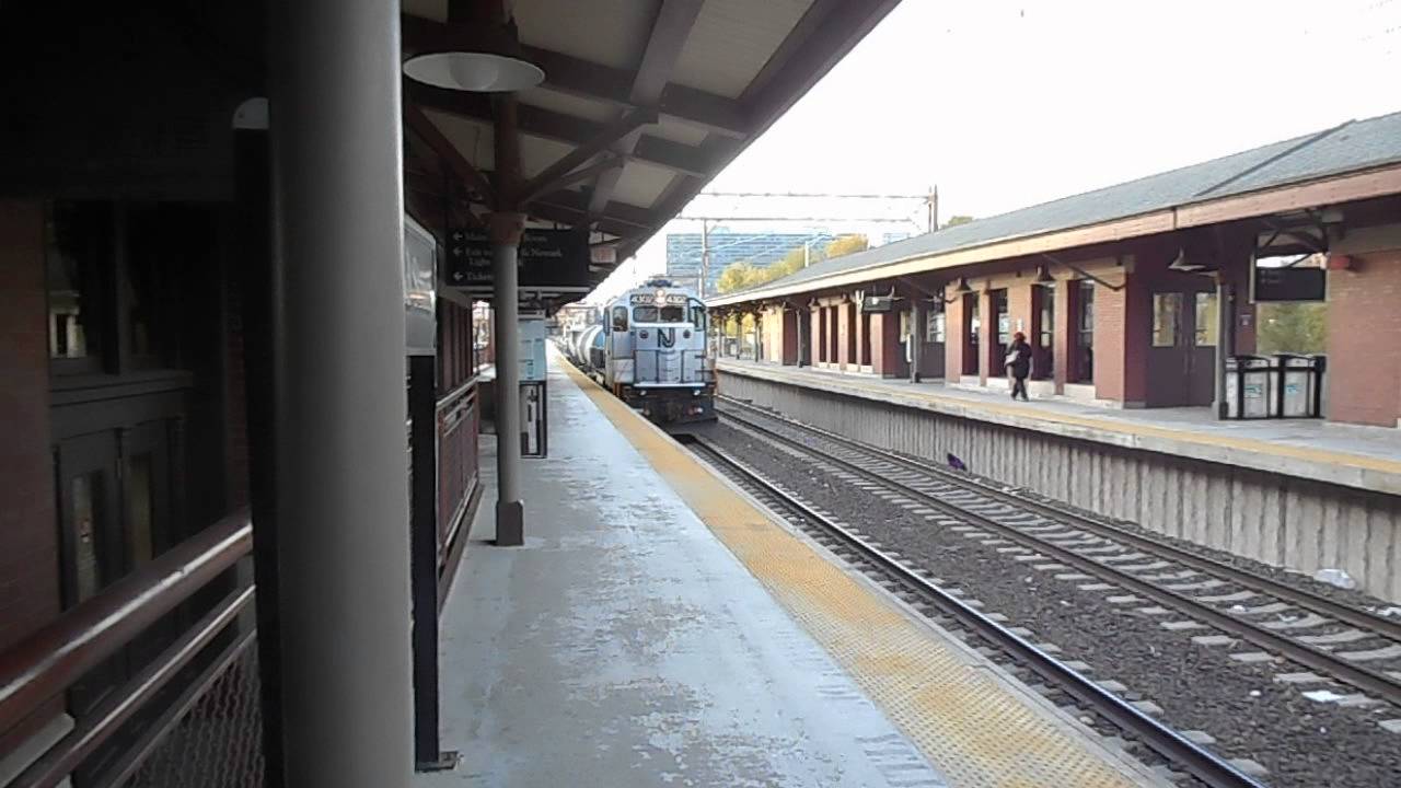 NJ Transit Aqua Train at Newark Broad Street - YouTube