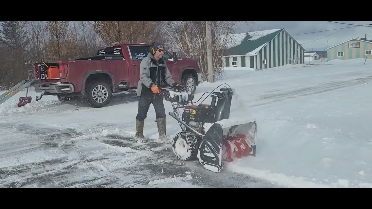 First real snowfall of the season ! - YouTube