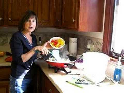 Debbie DeMaria makes STIR FRY - YouTube