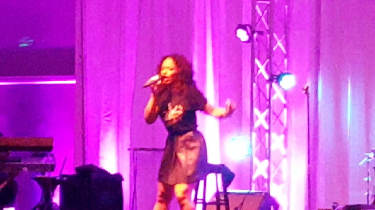 Elle Varner - Refill (Live) - YouTube