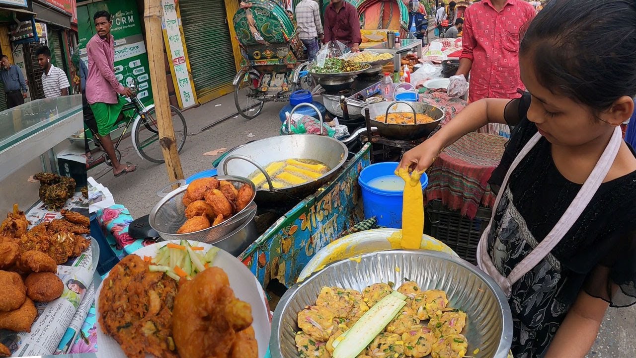 Cute Girl Selling Perfectly Tasty Beguni, Pyaju, Aloo, Fulcoffee Chop ...