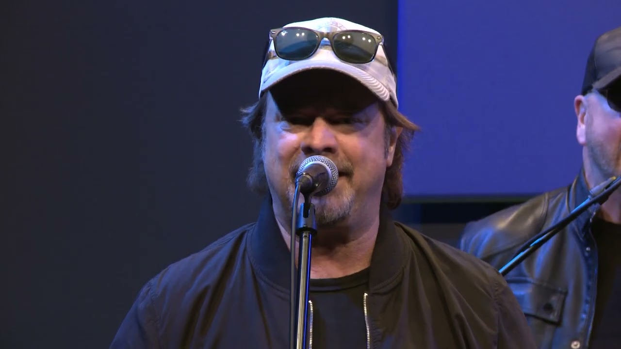 The Frontmen - The Bluest Eyes in Texas | 98.7 The Bull | PNC Live ...