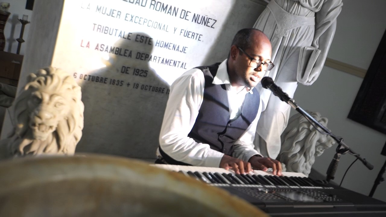 cesar jimenez solista - YouTube