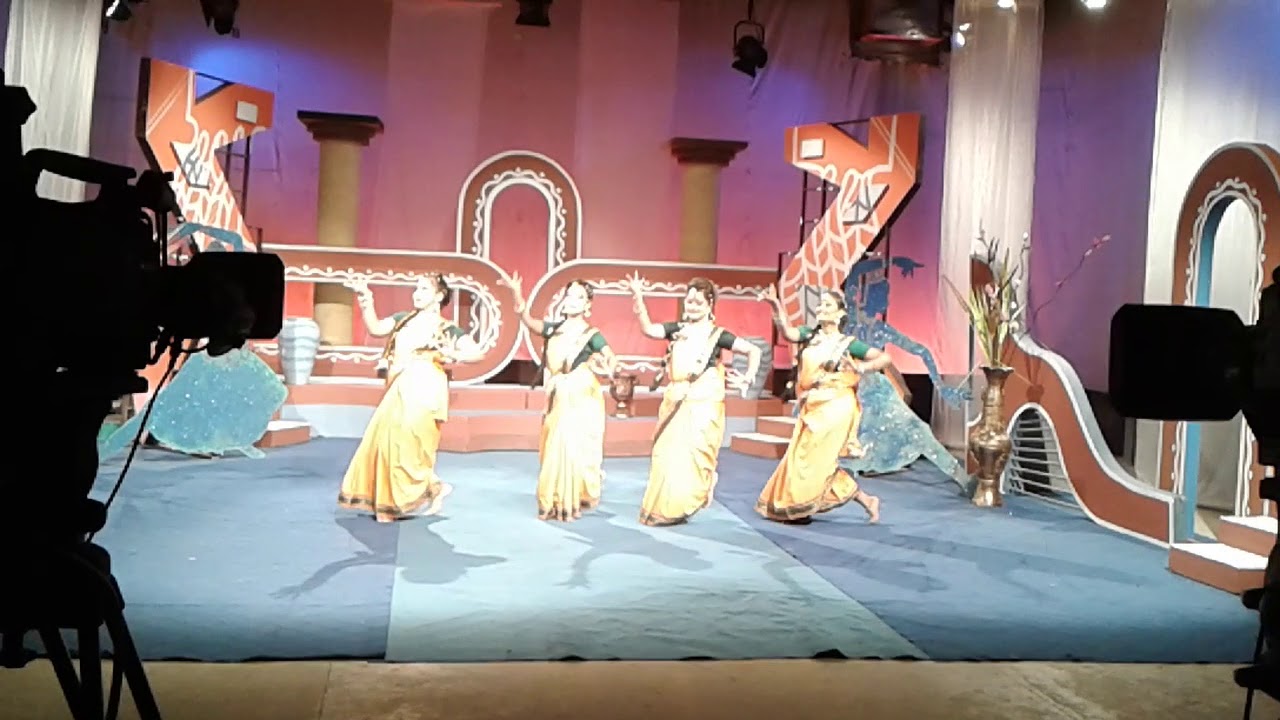 Modhu maloti dhake aay - YouTube