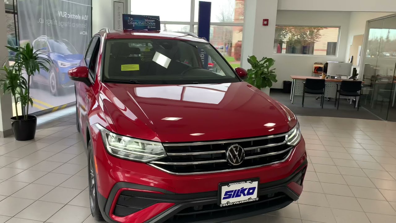 2022 VW Tiguan SE KINGS RED - YouTube