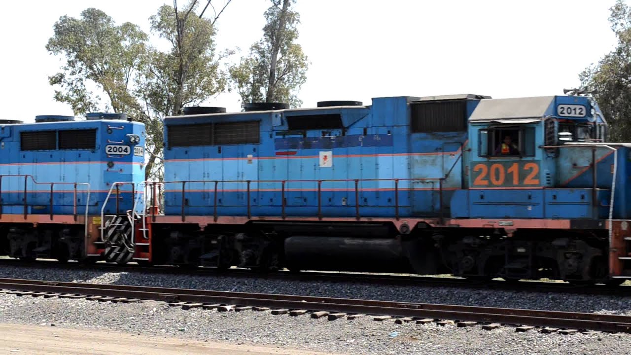 La 2012 y 2004 de Ferromex en la estación de León, Guanajuato. México ...