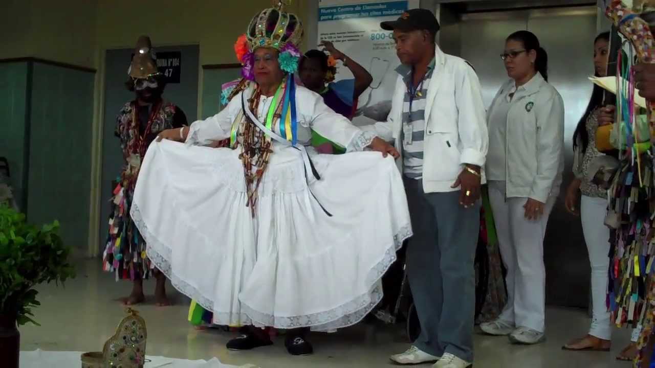 La Reina de las Reinas - YouTube