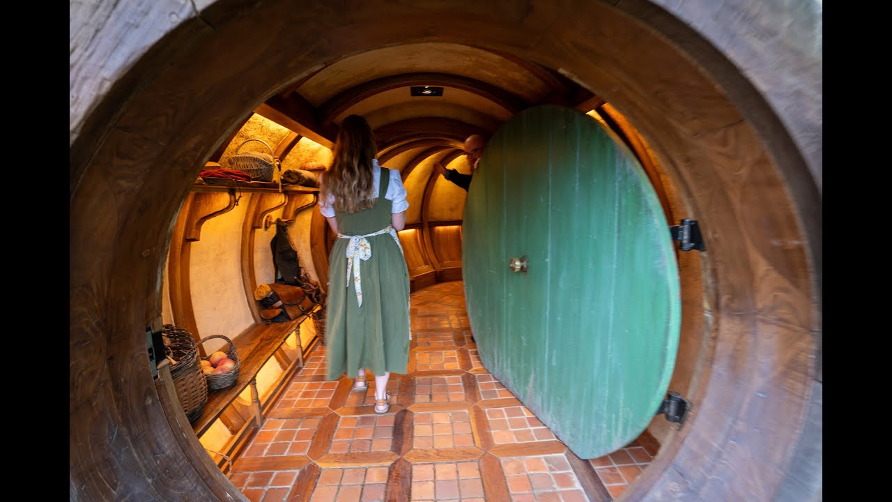 Hobbiton Proudfoot Hobbit Hole Interior 360 Video - YouTube