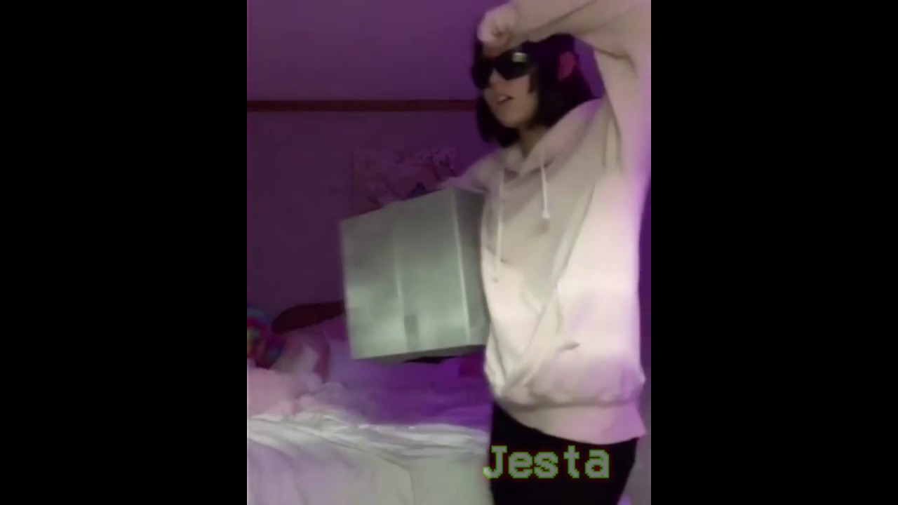 Essaere's playing minecraft - YouTube