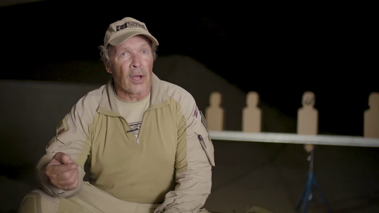 Field Notes EP 18, The Hostage Shot with Scott Reitz（日本語字幕） - YouTube