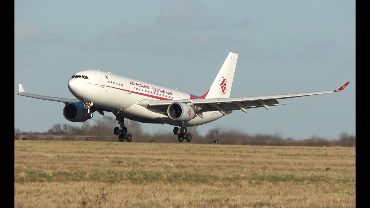 Air Algerie A330-200 landing, CDG - YouTube
