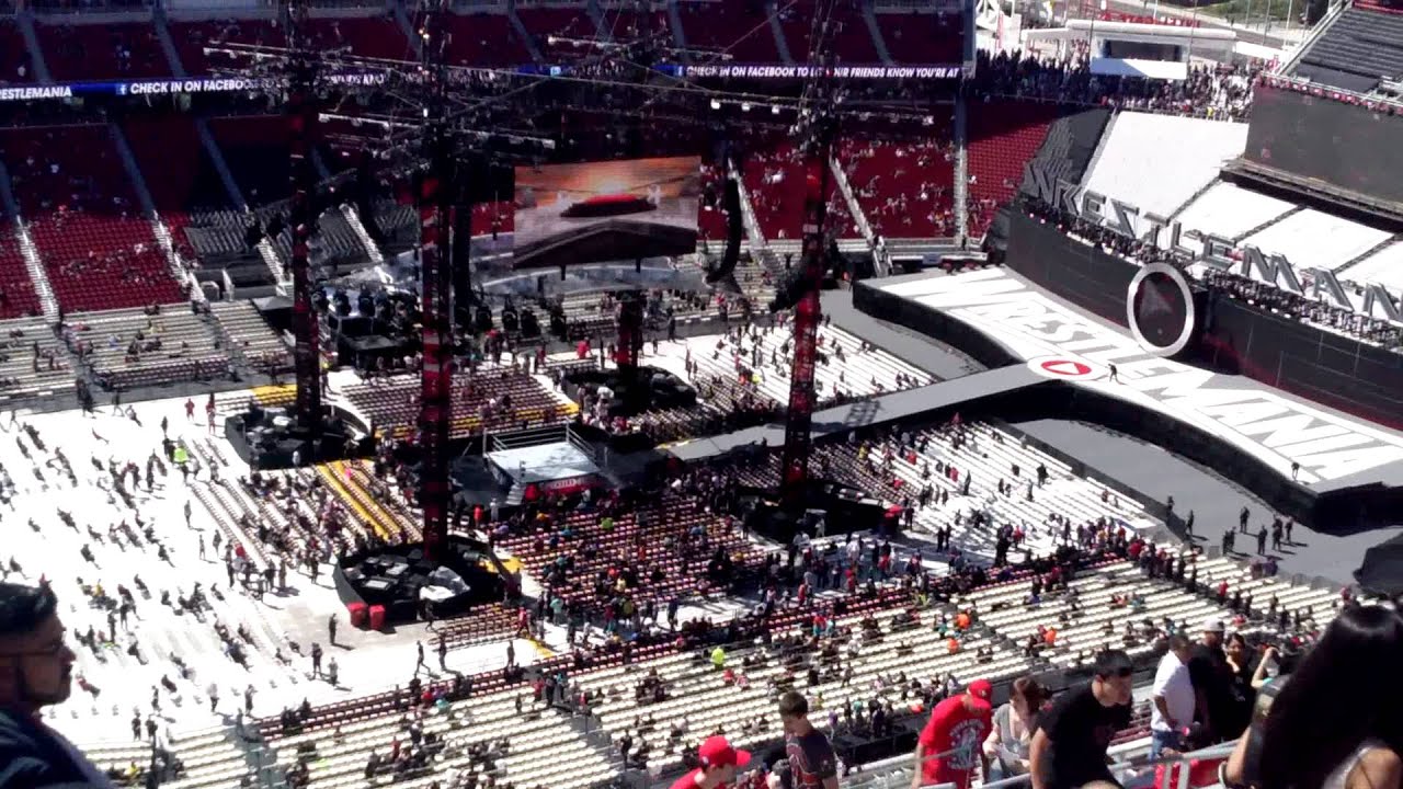 Crowds Coming Into the Arena For Wrestlemania 31 - YouTube