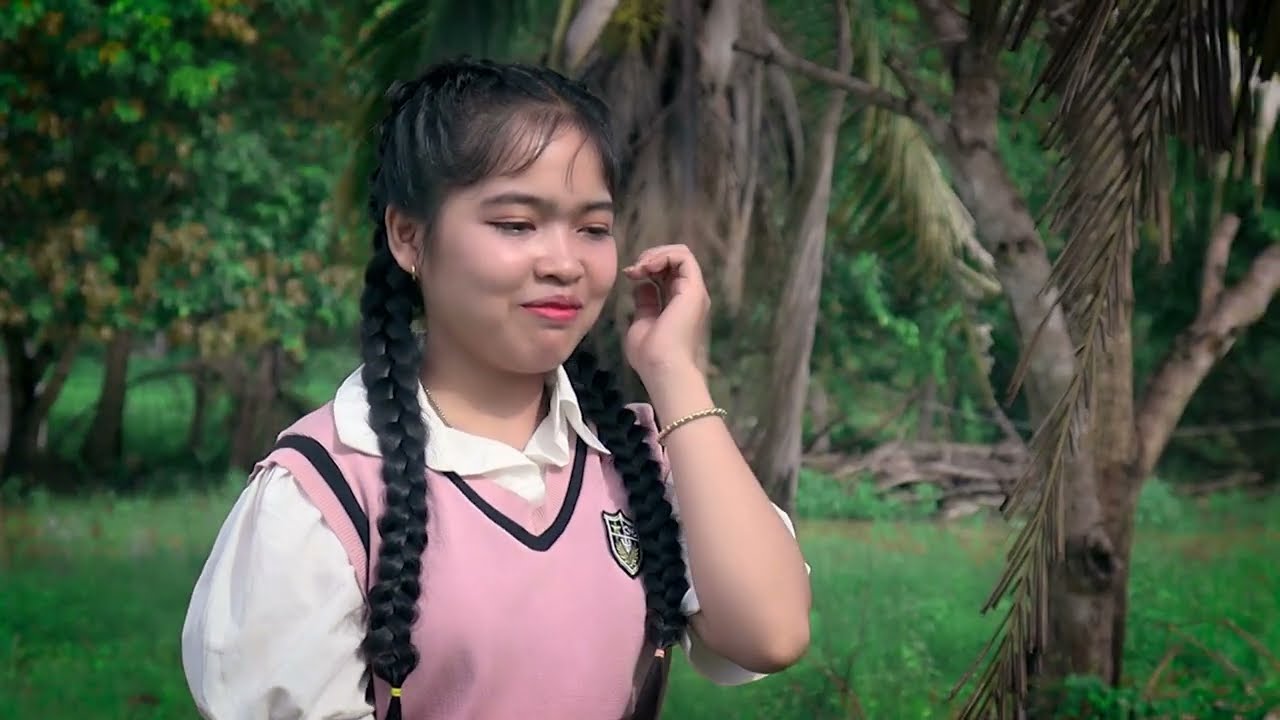 ញញឹមមានស្នេហ៍-Tra [Official Video] - YouTube