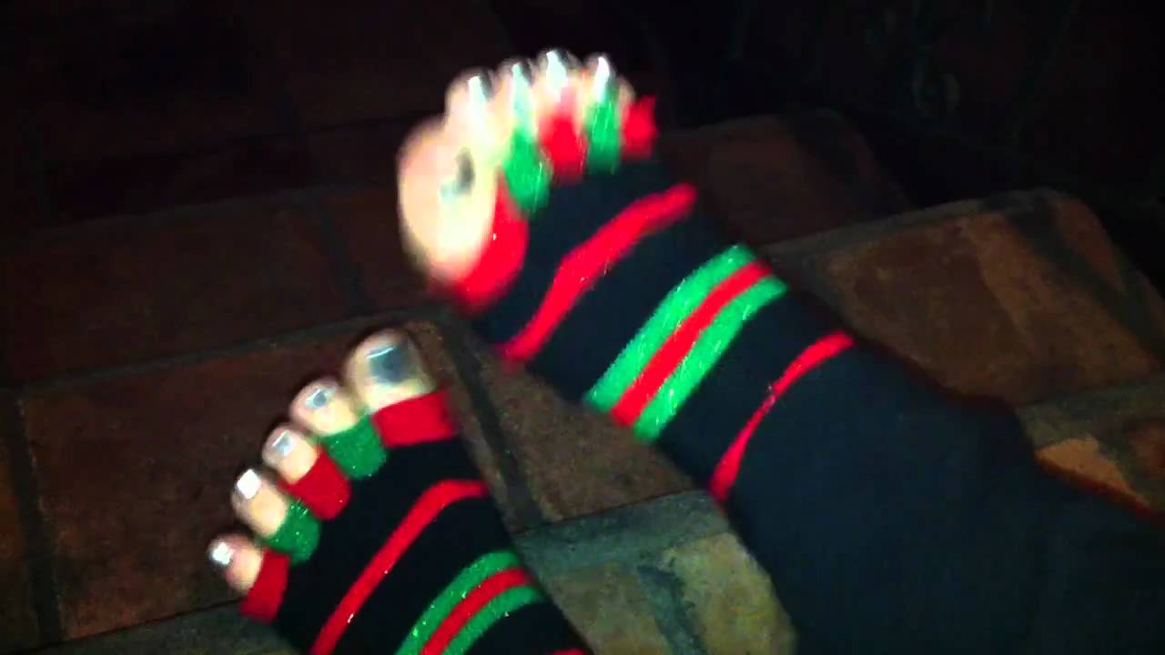 Silver Toes: A Christmas carol for singing toes. - YouTube