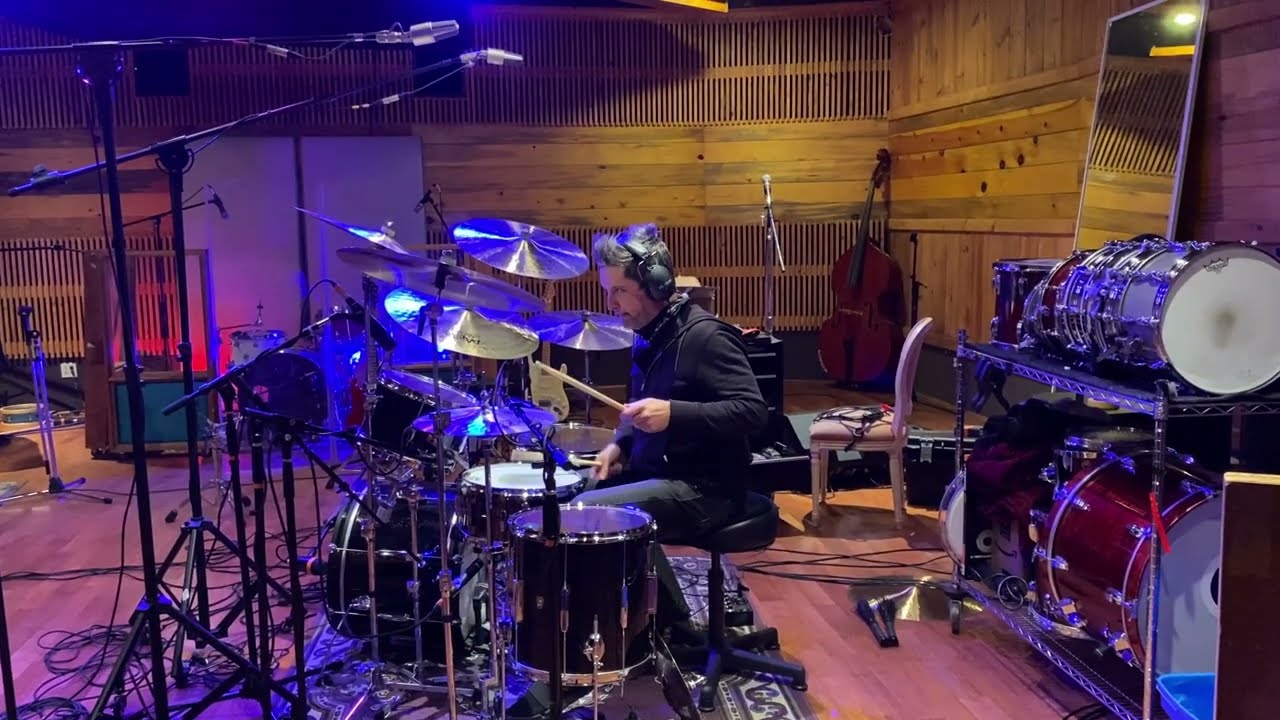 HOW TO PLAY DRUMS IN THE STUDIO PRO SESSION DRUMMER #drums - YouTube