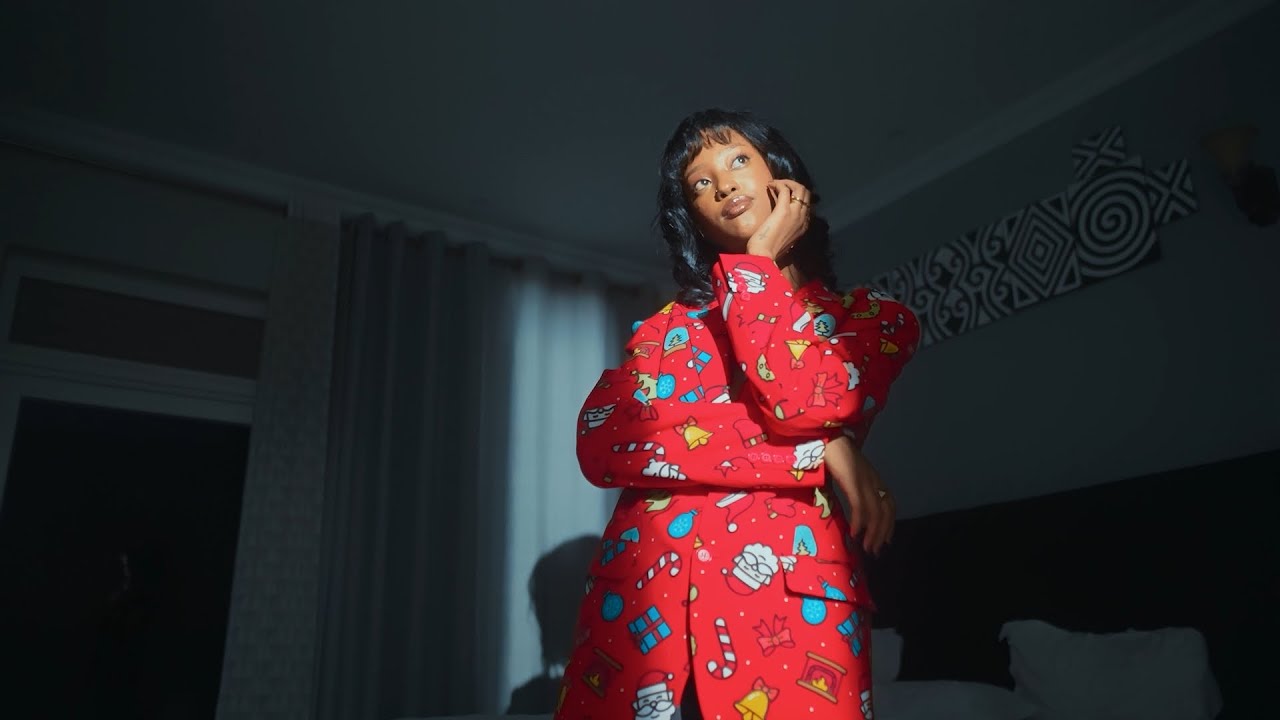 La vie est belle - Ella Rings (Official Music Video) - YouTube