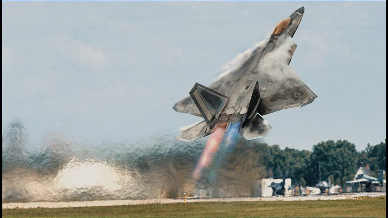 Incredible: F-22 Raptor Aggressive Maneuvers With High Speed - YouTube